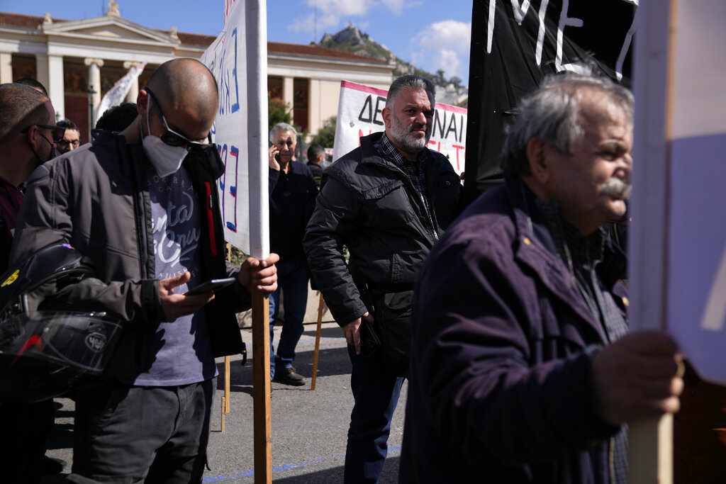 Wed. 9:36 a.m.: Tens of thousands march in Greece to protest train ...